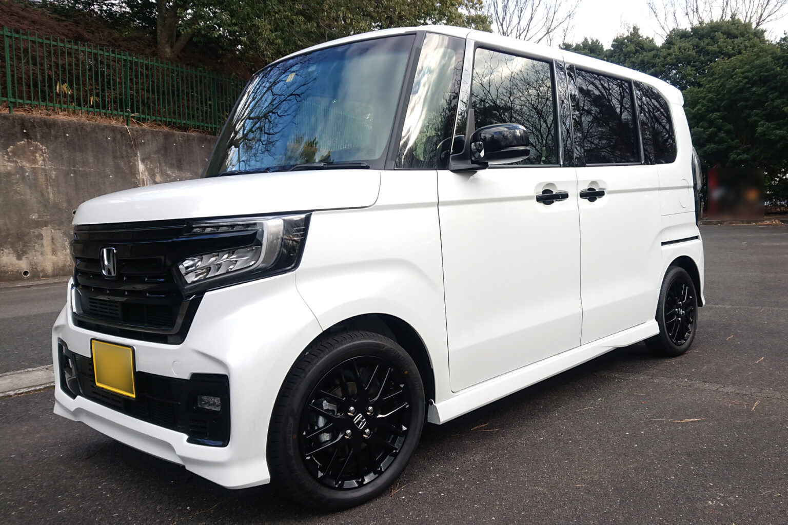 HONDA N-BOX 2022 STYLE+ BLACK に鏡面ブラックピラーでさらに質感爆上げ！😆 | momotaro blog