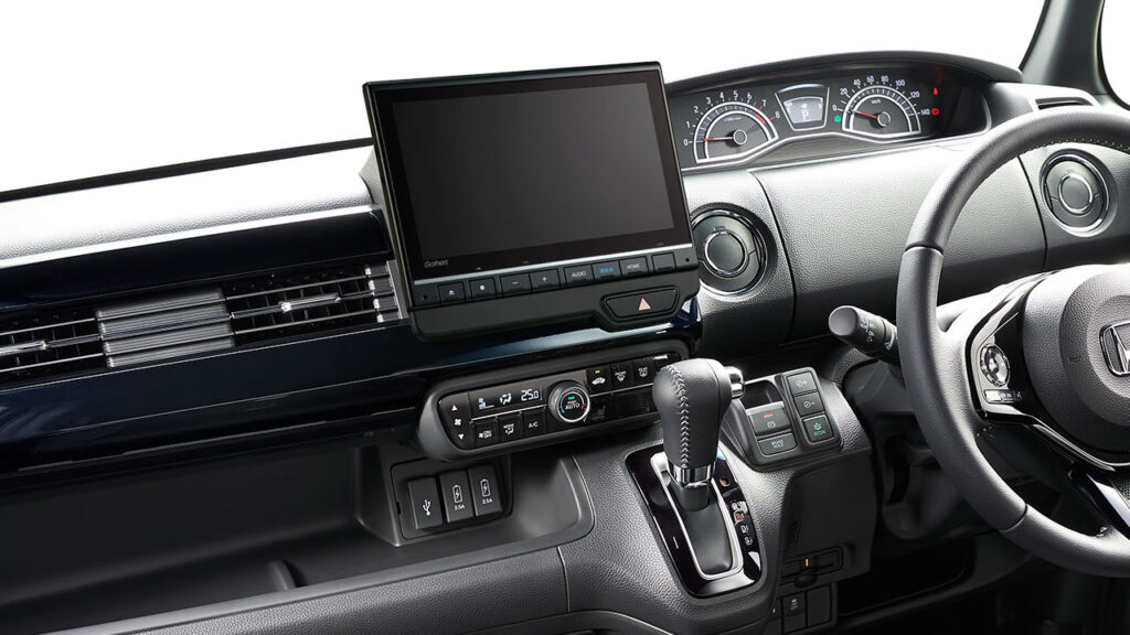 来年の1月下旬予定が、すでに出荷開始されているようです！話題の『ホンダ Nシリーズ用9インチプレミアムインターナビ LXU-237NBi ...